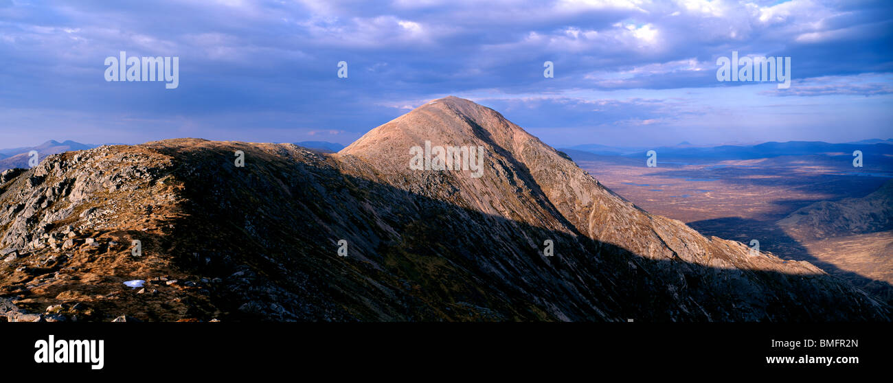 Buchaille Etive Mor from ridge behind the famous Munro Stock Photo - Alamy