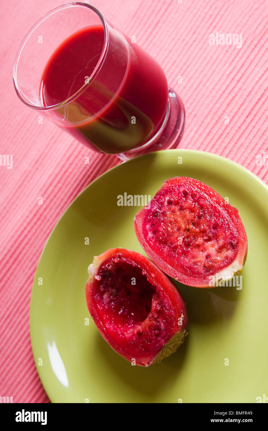 Red prickly pears hi-res stock photography and images - Alamy