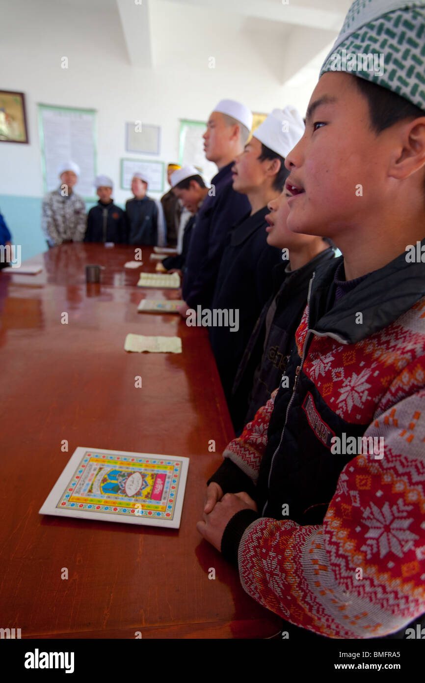 Hui people chanting in the Mageda Mosque, Mageda Village, Tongxin ...
