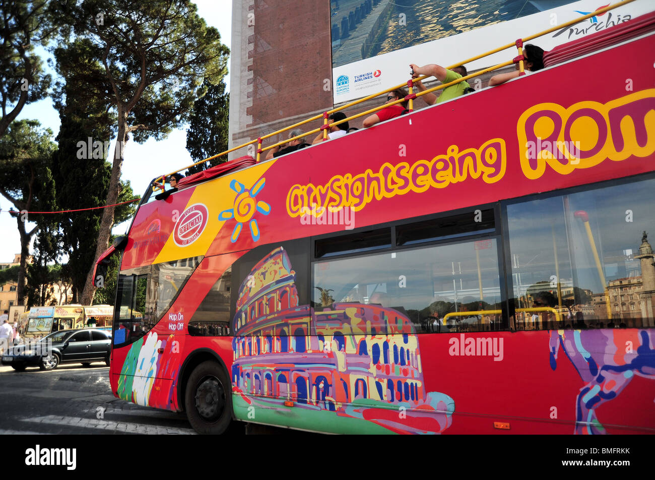 Bus in rome hi-res stock photography and images - Alamy