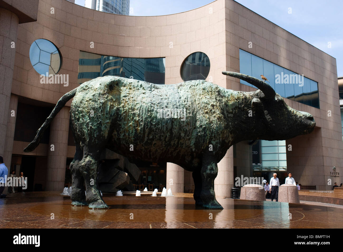 Bronze bull sculpture in Exchange Square, Central District, Hong Kong ...