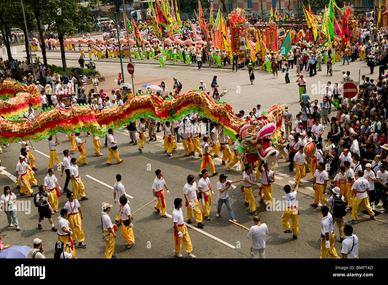 Dragon dance during Spring Festival, Hong Kong, China Stock Photo - Alamy