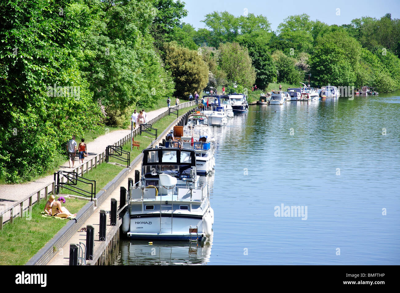 Teddington lock hi-res stock photography and images - Alamy