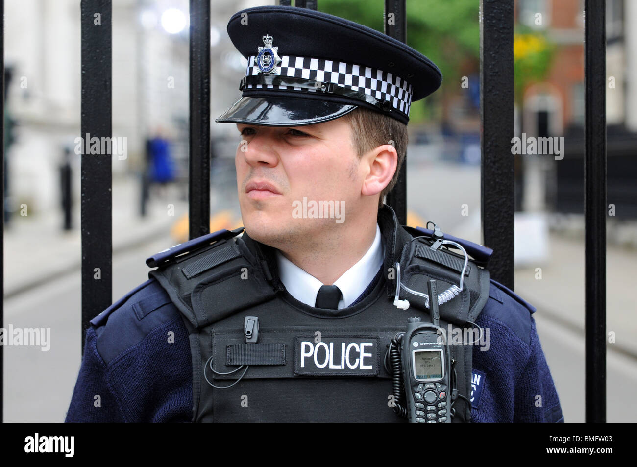 Police Officer, policeman at Downing Street, London, UK Stock Photo - Alamy