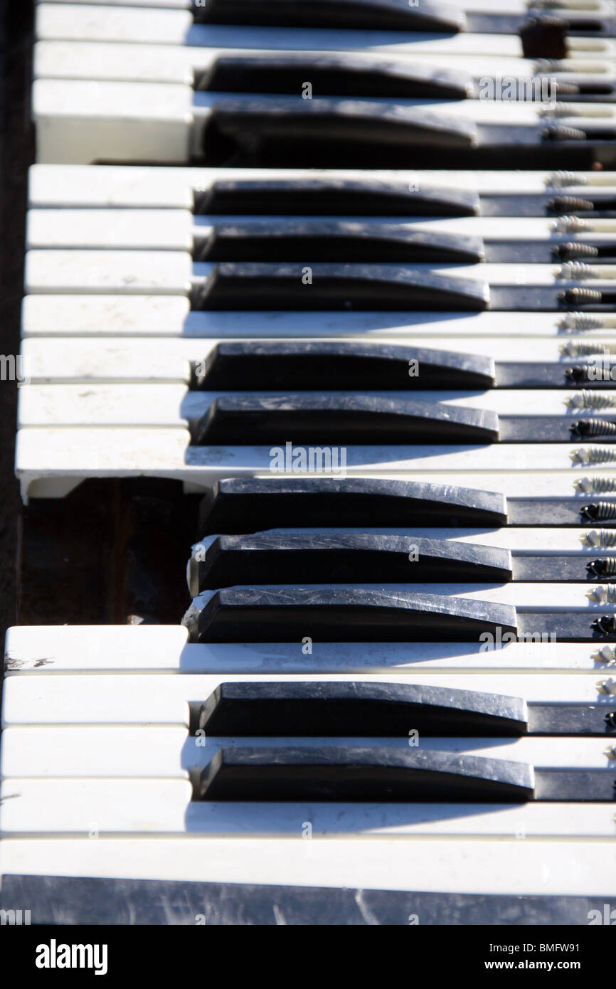 old music synthesizer piano damaged in street Stock Photo - Alamy