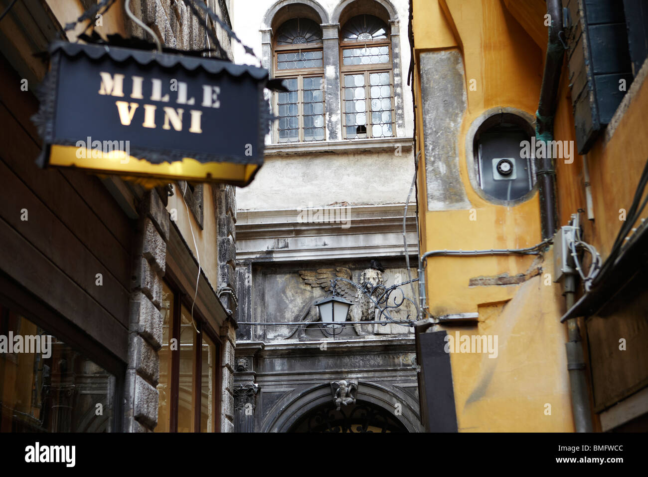Mille Vini wine shop in the backstreets of Venice, Italy Stock Photo ...