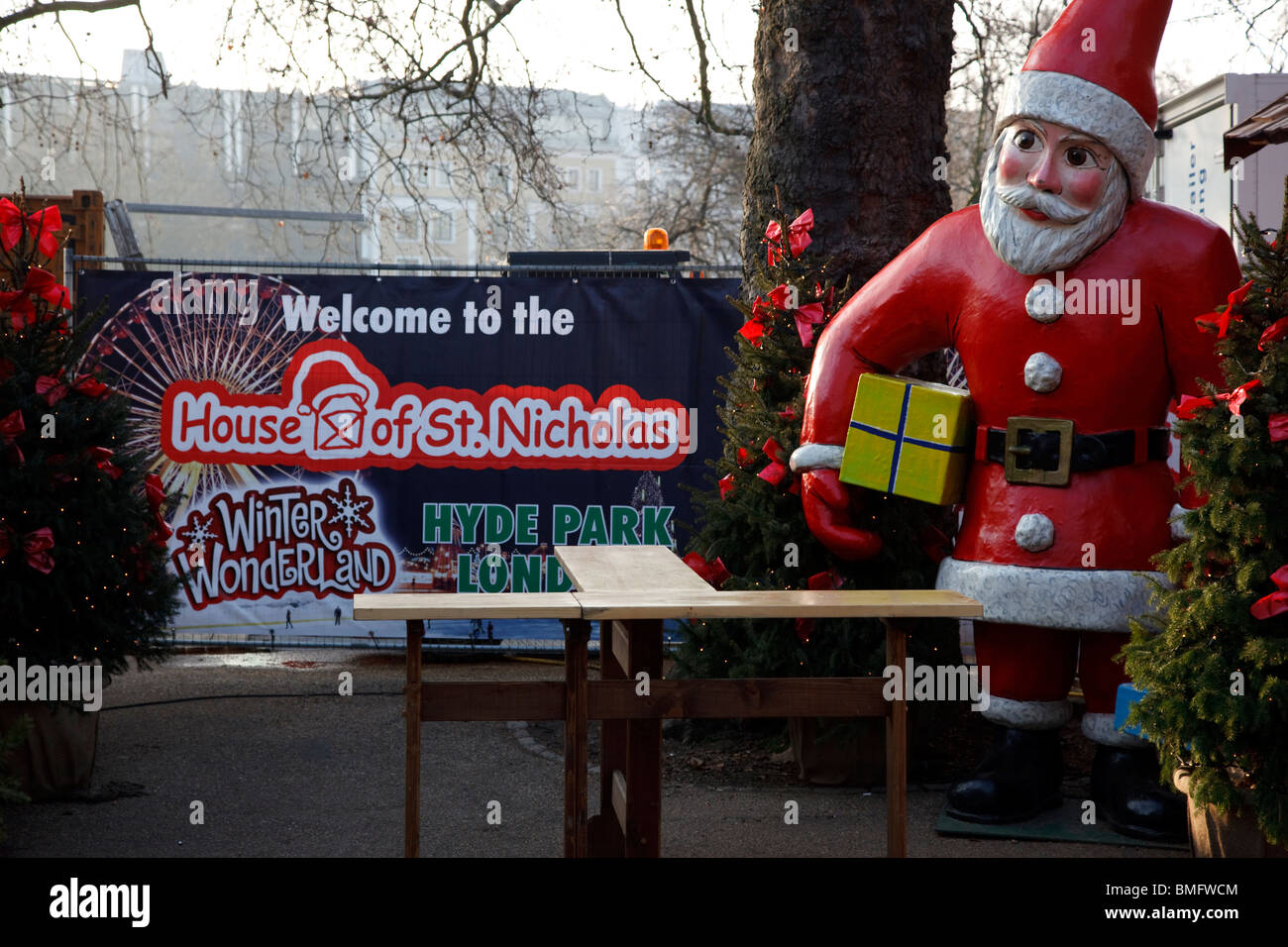 Winter wonderland london santa hi-res stock photography and images - Alamy