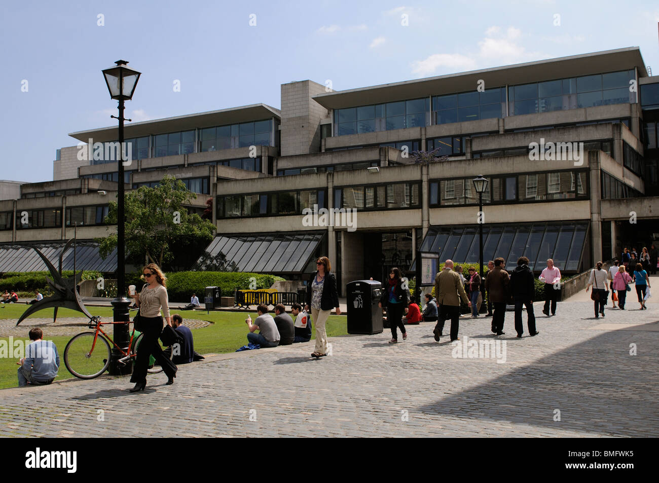 Trinity college dublin students hi-res stock photography and images - Alamy