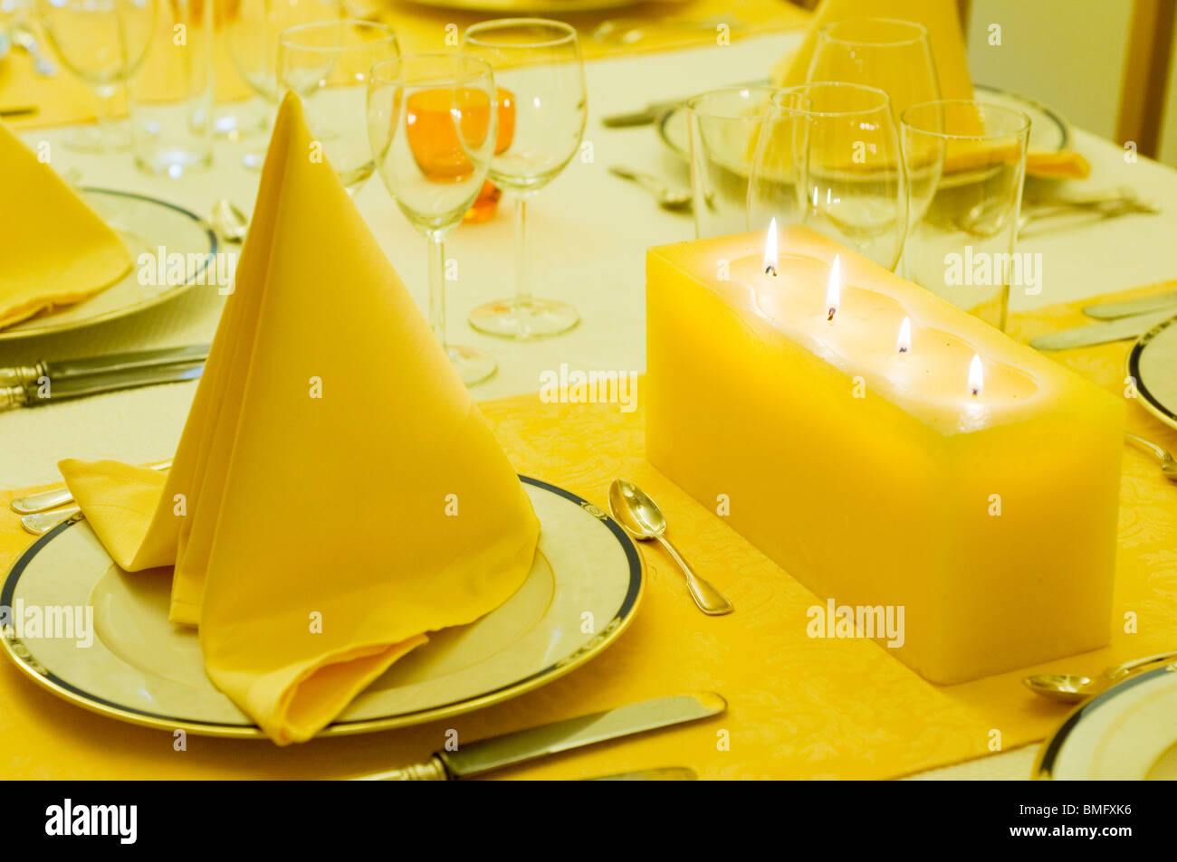 Set table with yellow napkins Stock Photo - Alamy