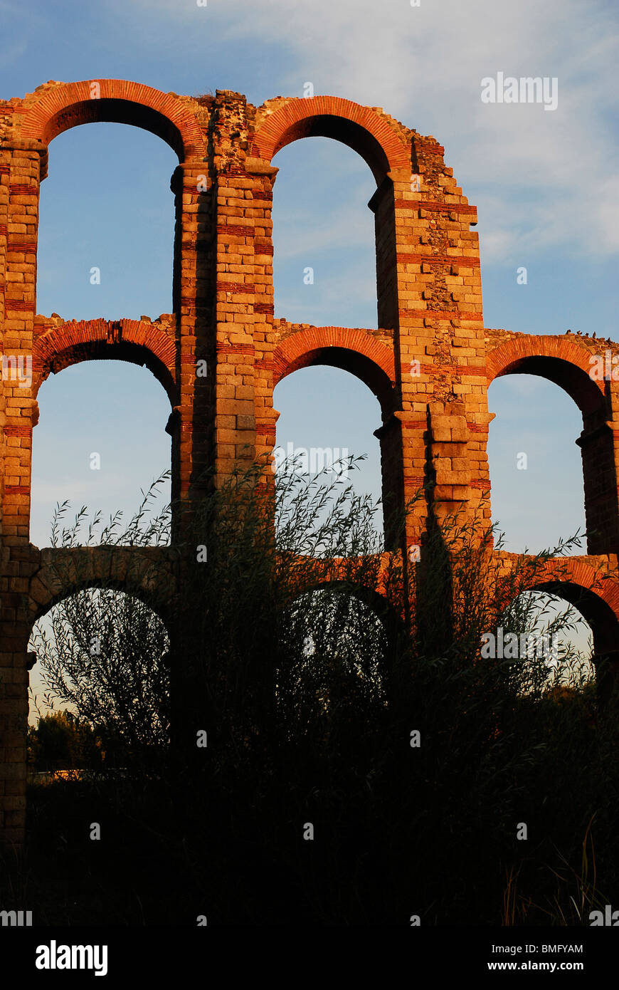 Acueducto Romano de los Milagros. Merida. Extremadura, España. Roman ...
