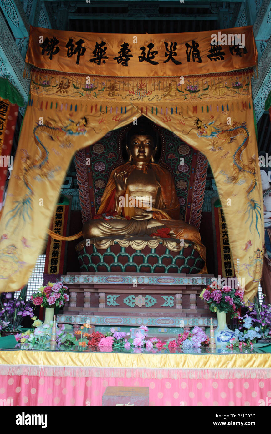 Gold gilded statue of Medicine Buddha, Jinci Temple, Taiyuan, Shanxi ...