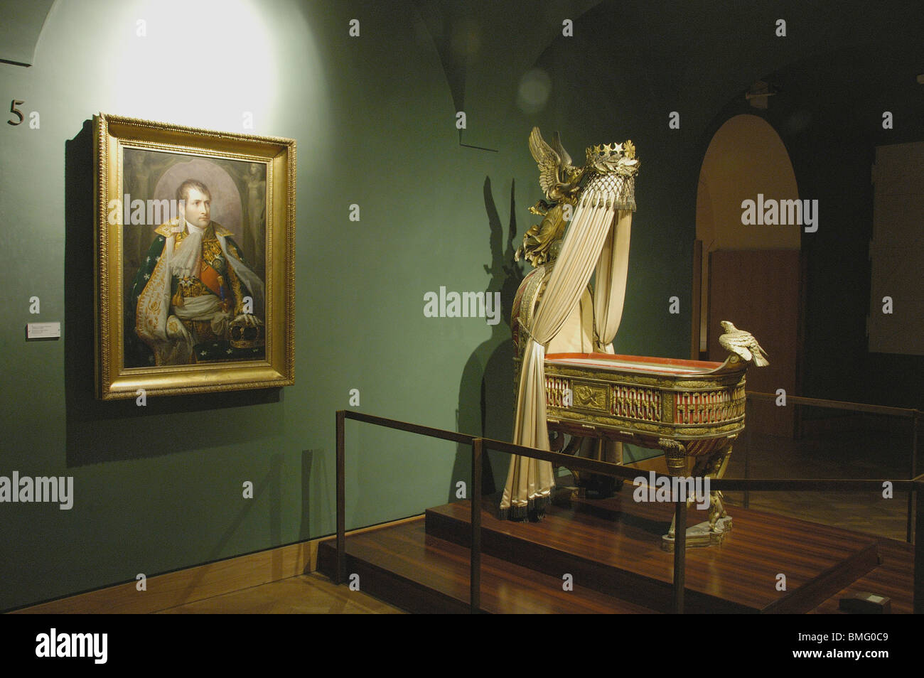 King throne bed hi-res stock photography and images - Alamy