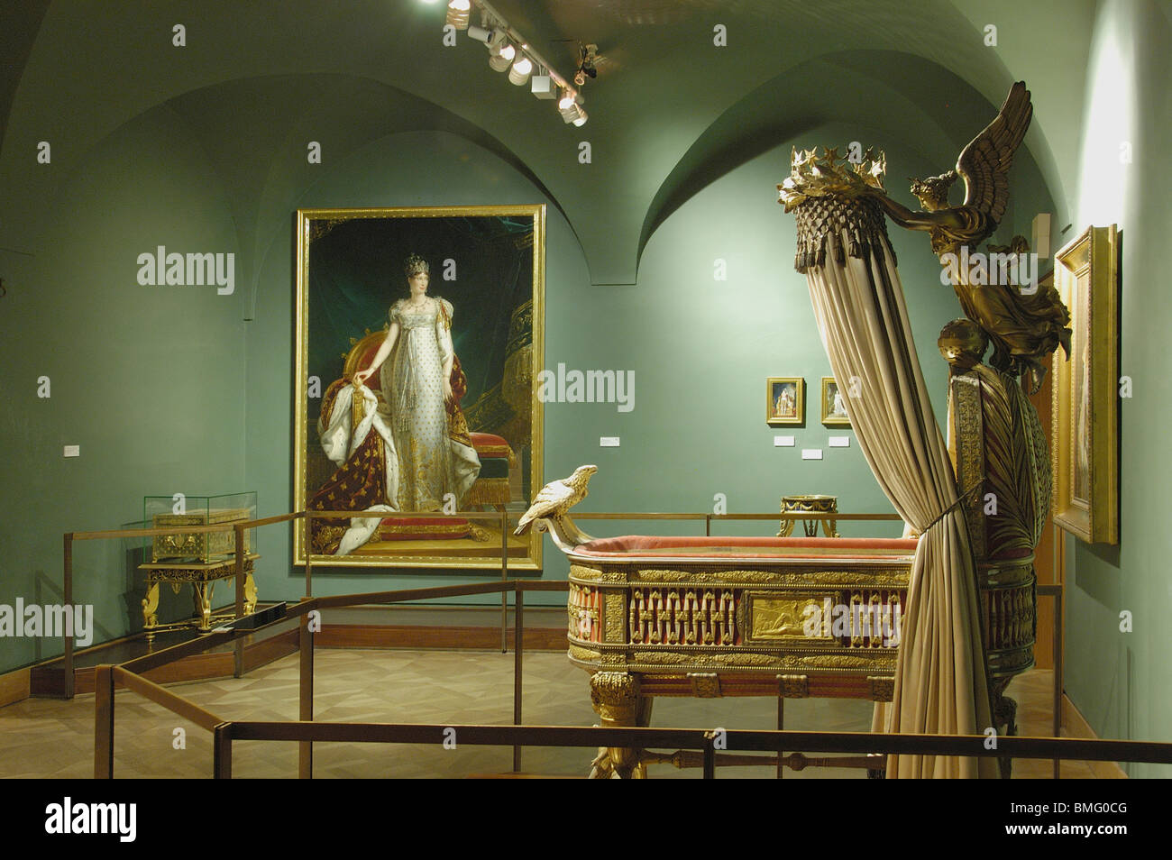 King throne bed hi-res stock photography and images - Alamy