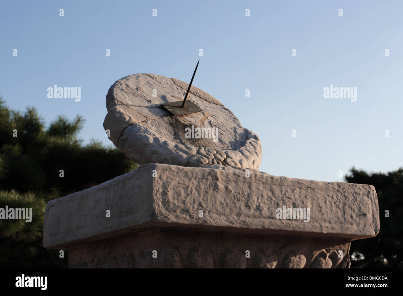 Chinese sundial hi-res stock photography and images - Alamy
