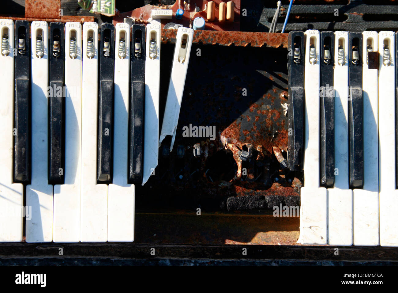 old music synthesizer piano damaged in street Stock Photo - Alamy