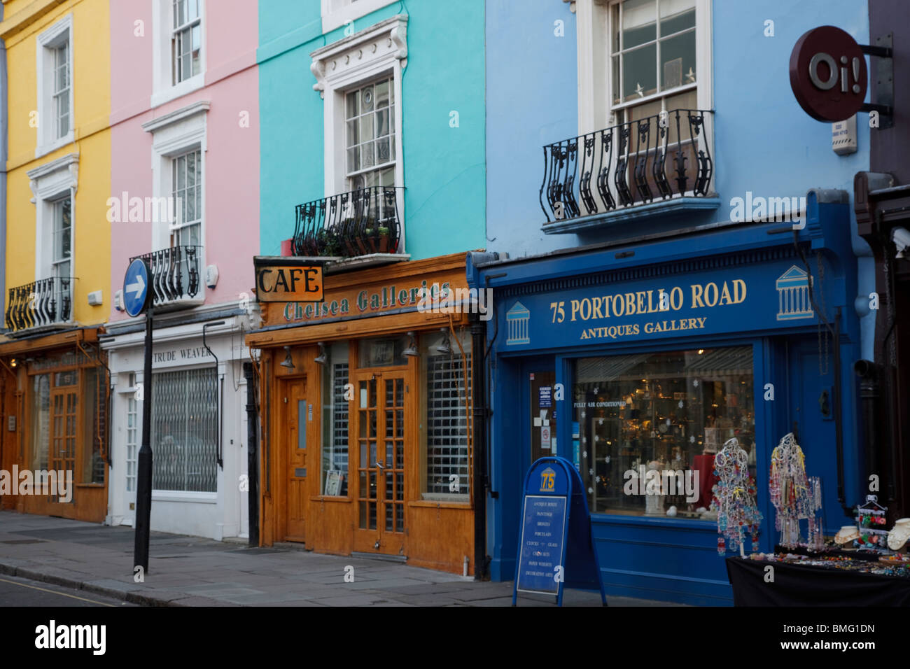 Shops in portobello road hi-res stock photography and images - Alamy