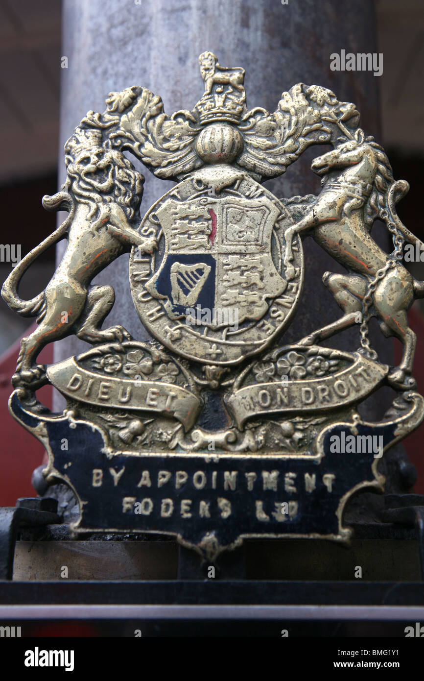 Royal appointment crest hi-res stock photography and images - Alamy