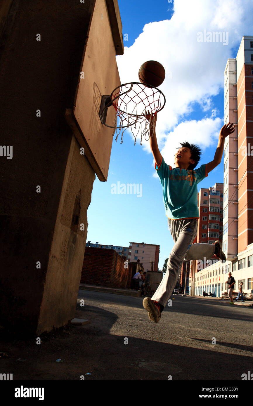 Chinese boys playing basketball High Resolution Stock Photography and ...