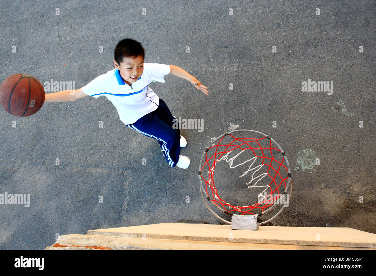 Chinese boys playing basketball hi-res stock photography and images - Alamy