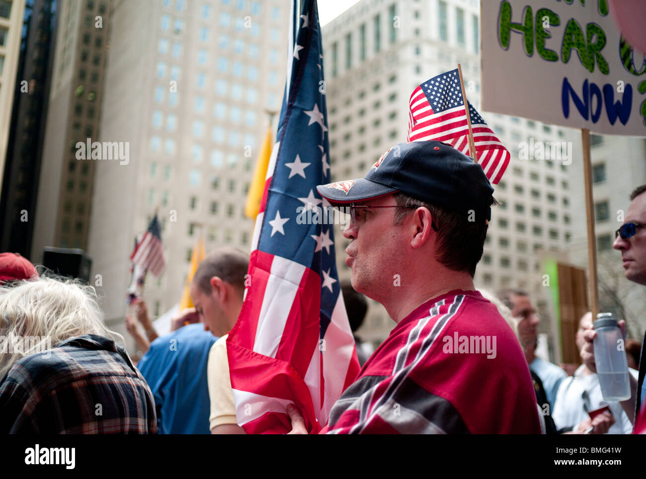 Members of the Illinois Tea Party movement rally at Chicago's Daley ...