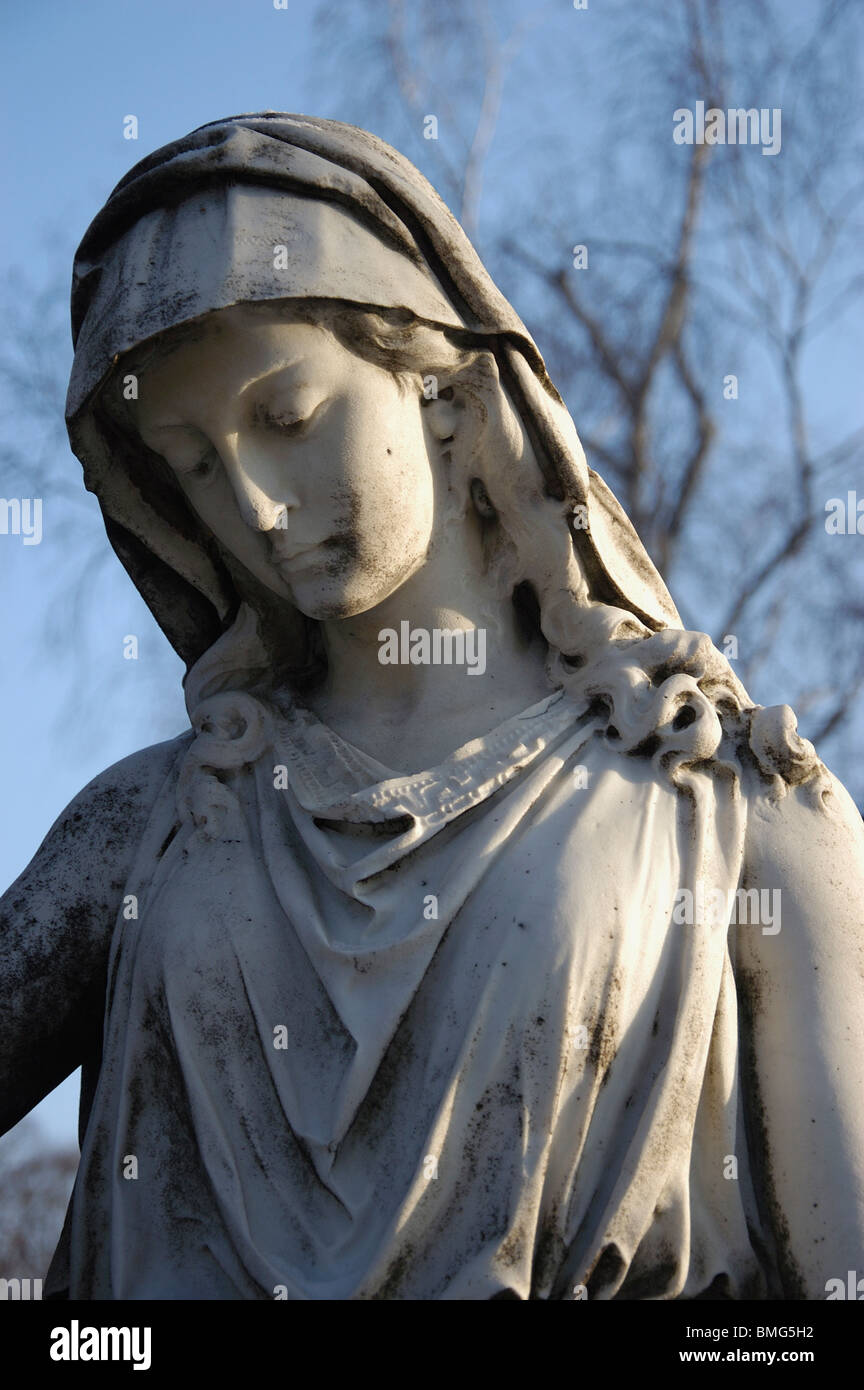 grave figure at Vienna's Central Cemetery Stock Photo - Alamy