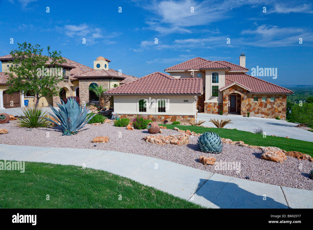 New homes in a modern housing development near Round Mountain, Texas ...