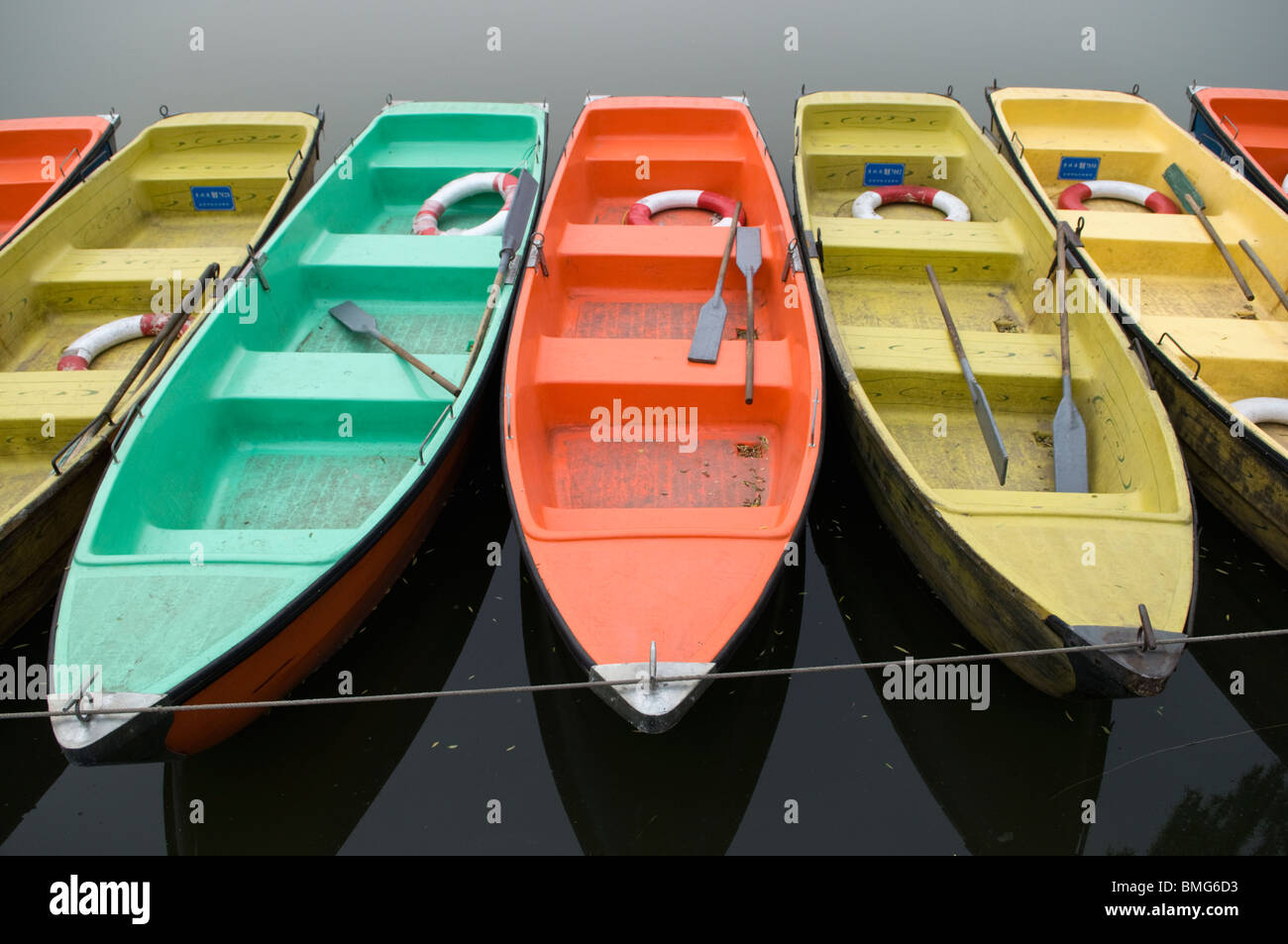 Chinese row boats hi-res stock photography and images - Alamy