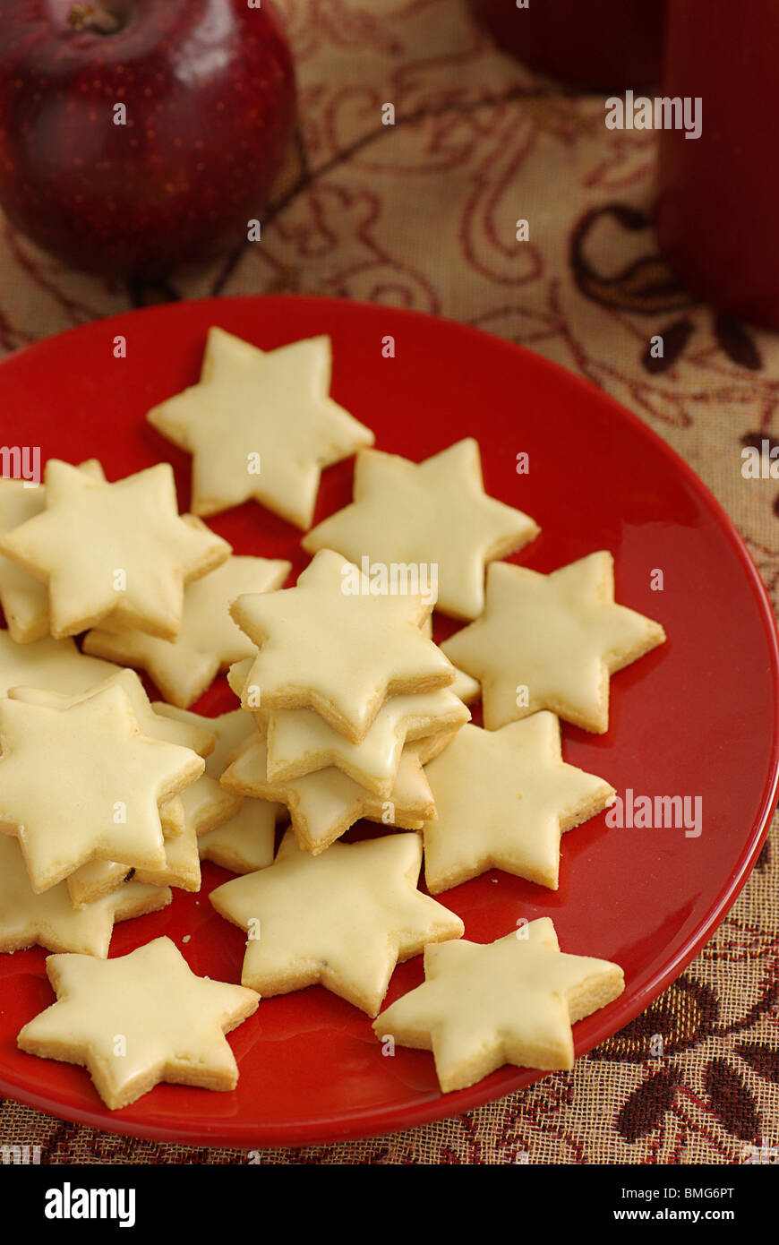 Star Shaped Cookies On A Red Plate Stock Photo - Alamy
