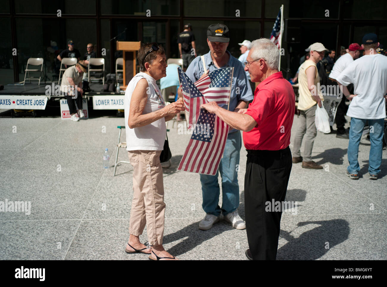 Members of the Illinois Tea Party movement rally at Chicago's Daley ...