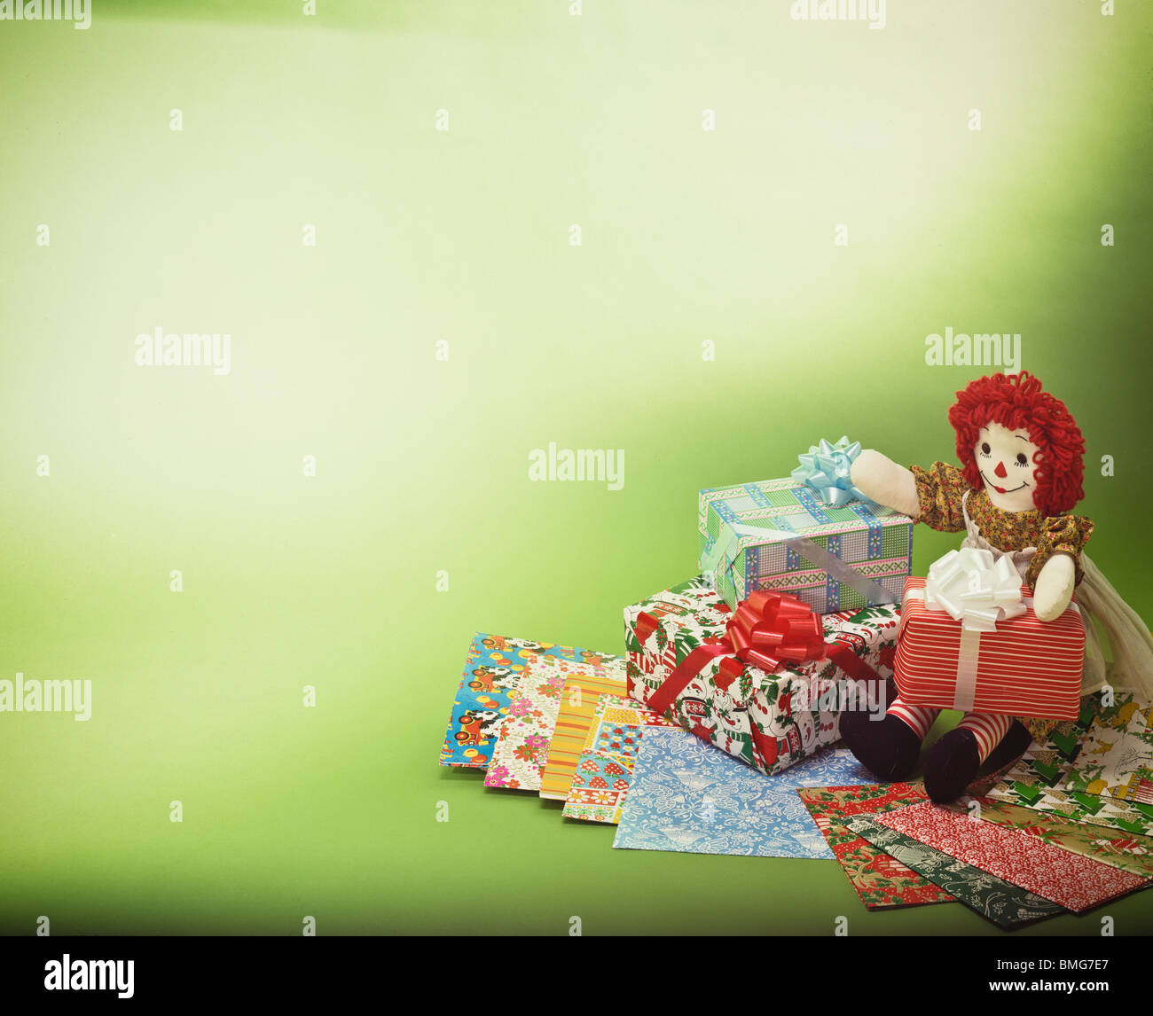 Assorted presents on green background, copy space Stock Photo - Alamy Assorted presents on green background, copy space Stock Photo - Alamy