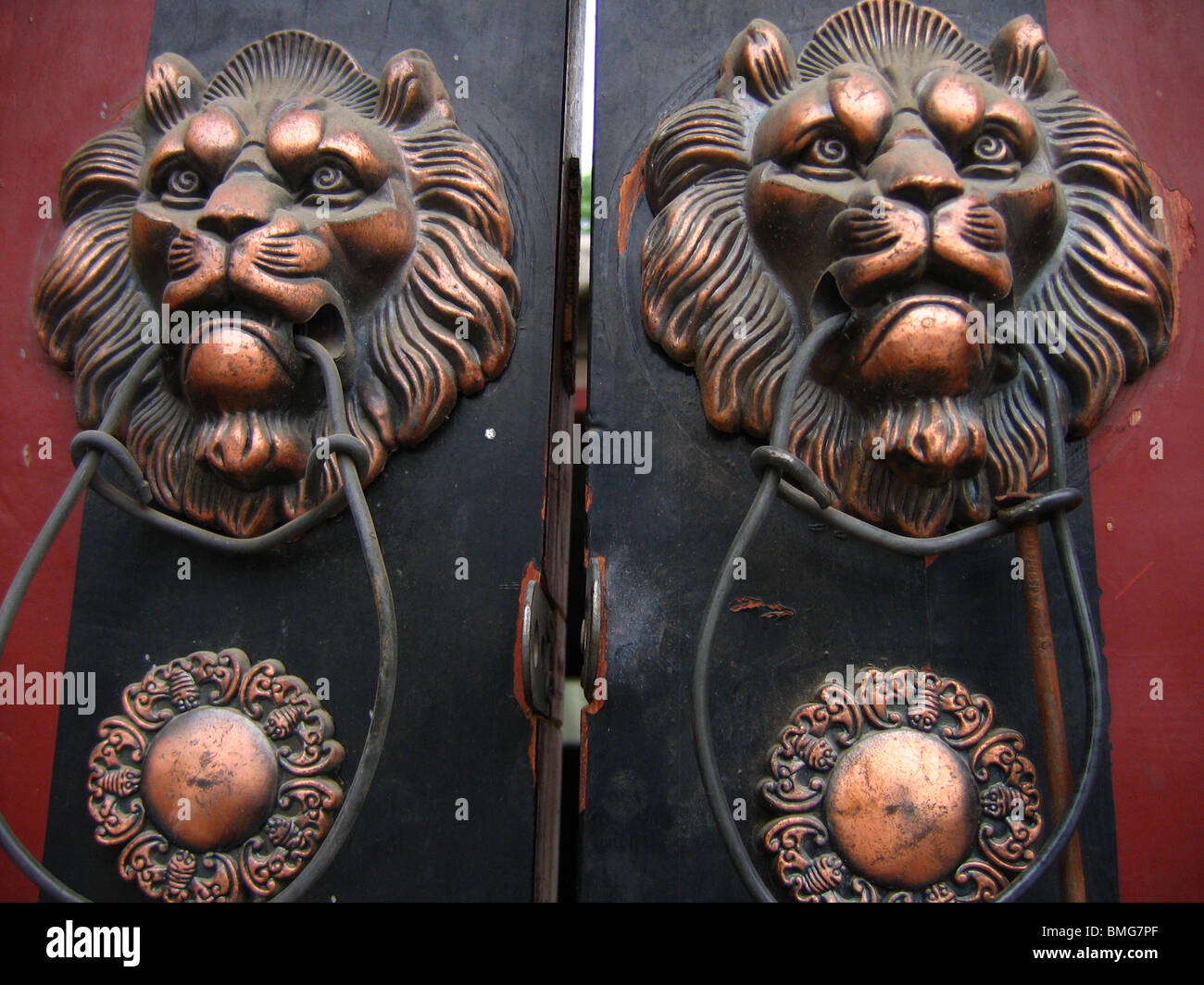 Lion head handles hi-res stock photography and images - Alamy