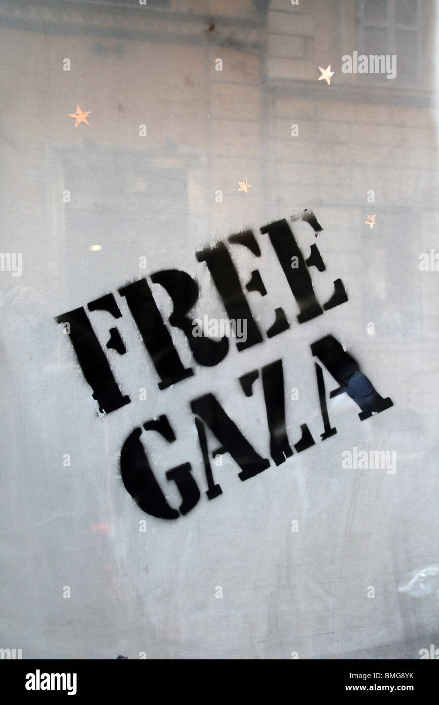 free gaza graffiti on wall in rome, italy Stock Photo - Alamy