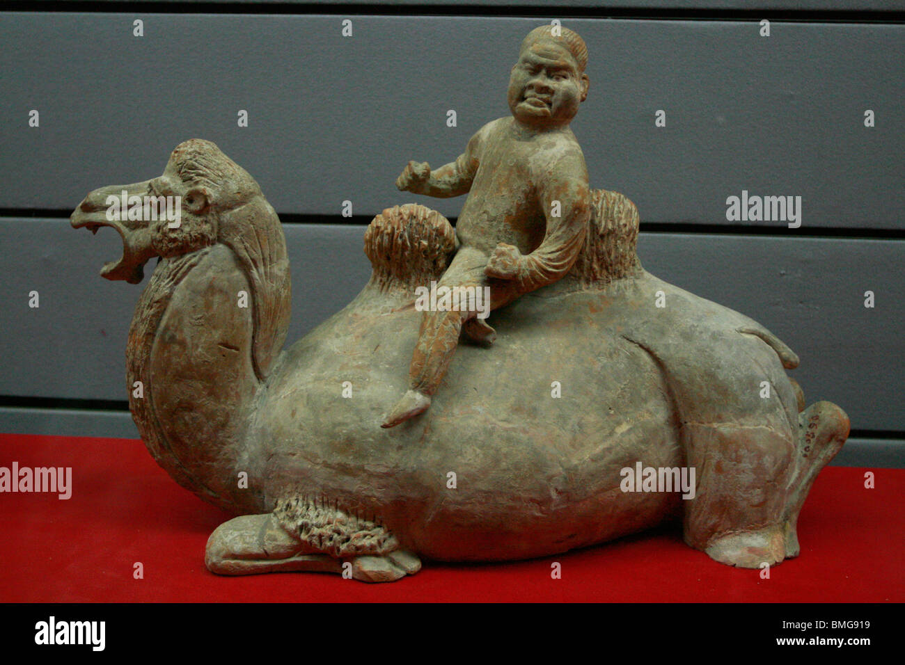 Tang Sancai statue from Tang Dynasty exhibited in Shaanxi History ...
