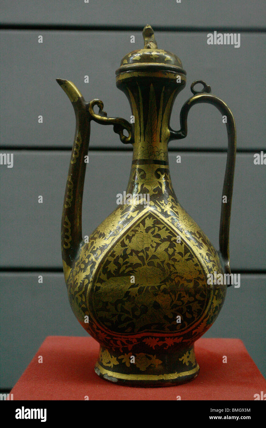Exquisite bronze teapot with strong Islamic influence from Tang Dynasty ...