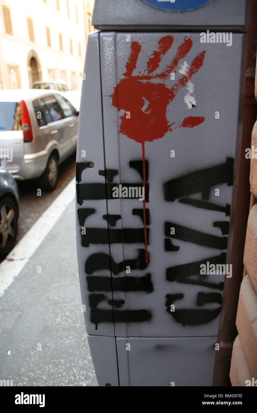 Gaza graffiti hi-res stock photography and images - Alamy