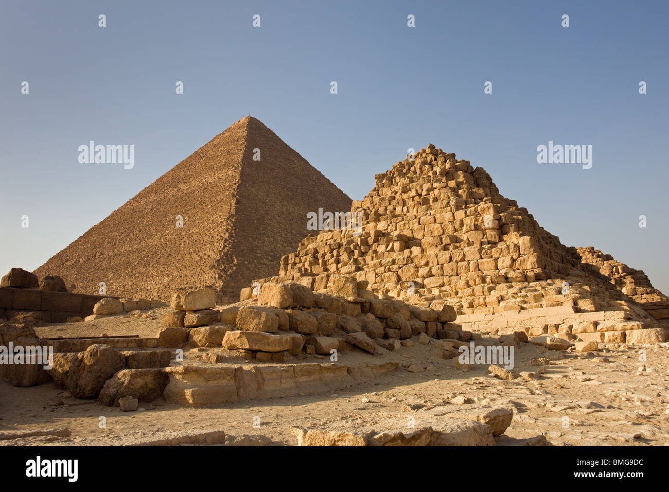 Small pyramid giza hi-res stock photography and images - Alamy