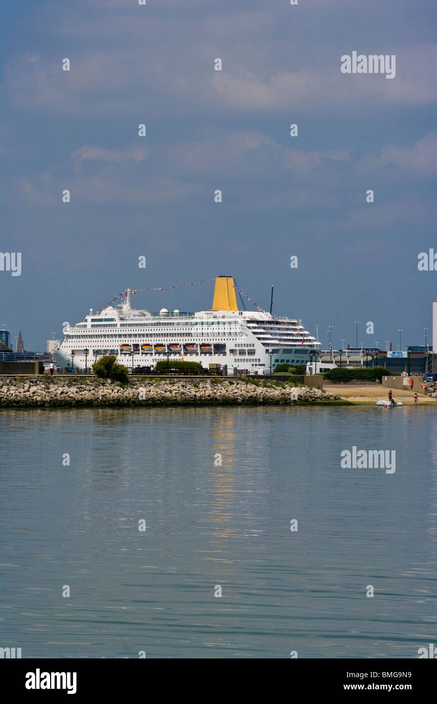 Southampton docks liners hi-res stock photography and images - Alamy