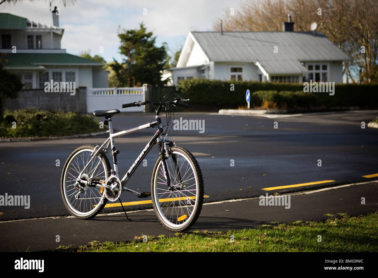 Bicycle track auckland new zealand hi-res stock photography and images ...