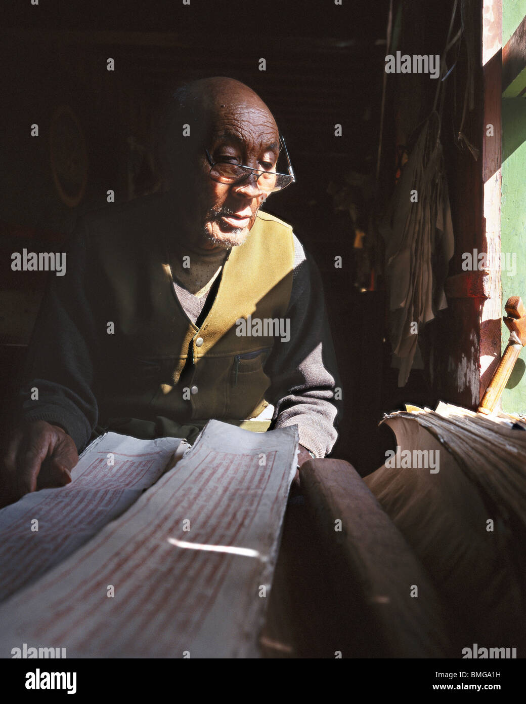 Proofreading hi-res stock photography and images - Alamy