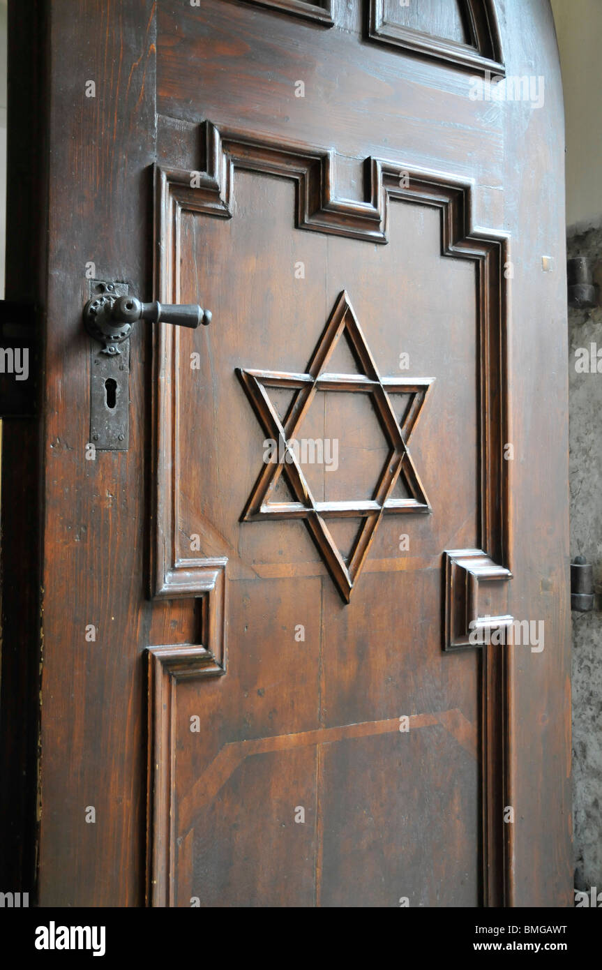 Star of David on the wooden door, Josefov ,Jewish Quarter, Prague ...