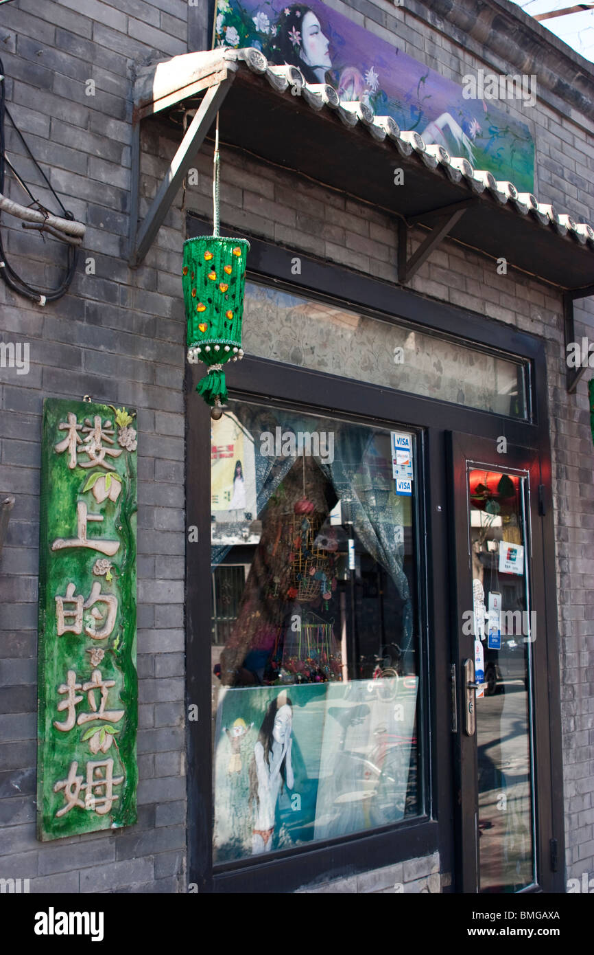 A gift shop on the Nanluoguxiang Street, Beijing, China Stock Photo - Alamy