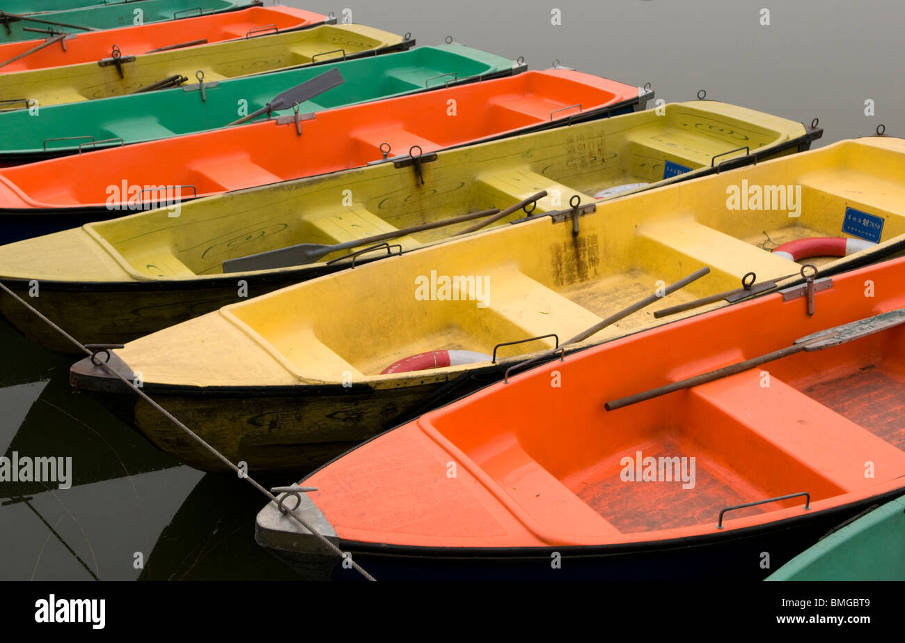 Chinese row boats hi-res stock photography and images - Alamy