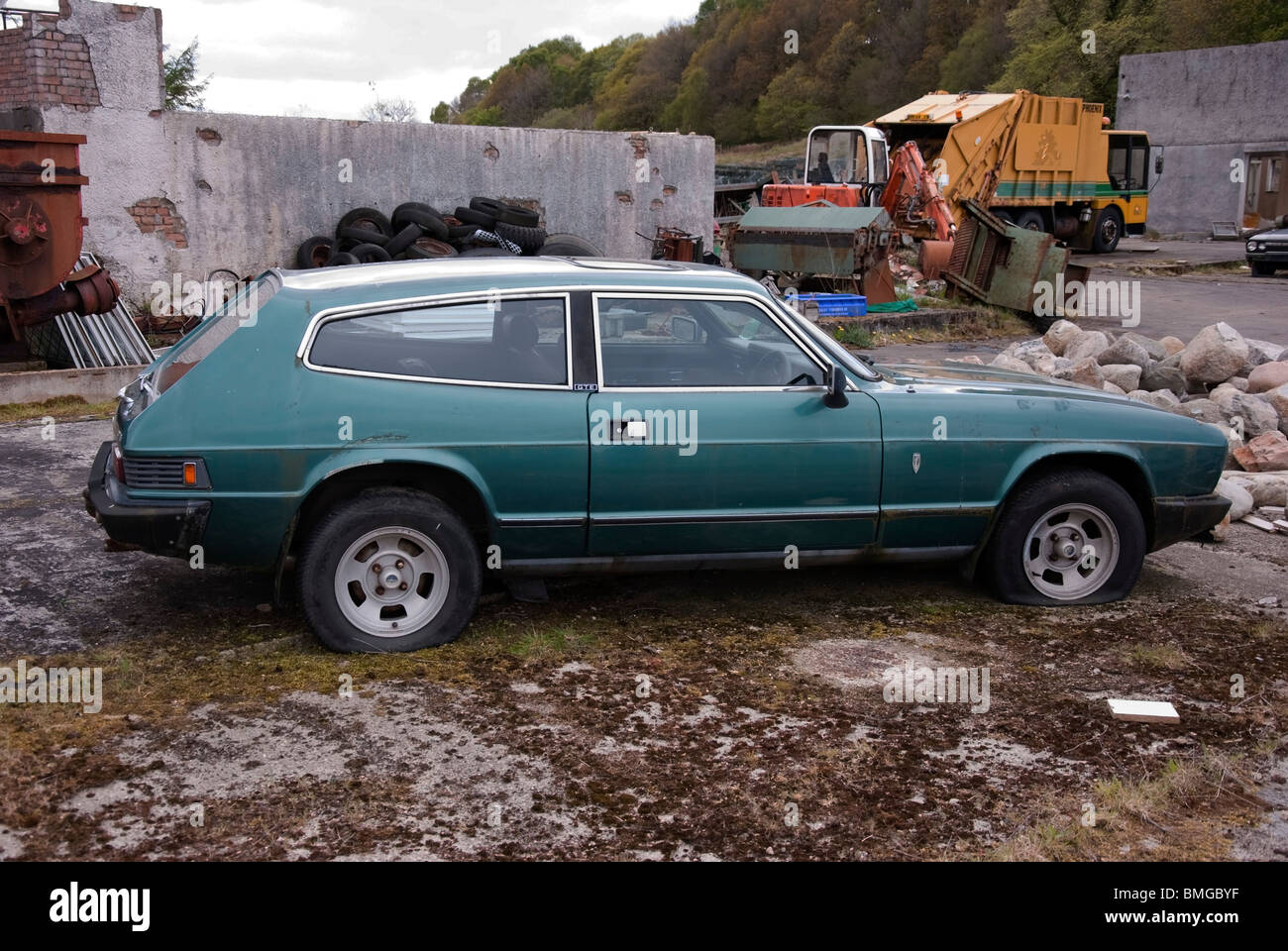 Scrapped Metallic Green Reliant Scimitar GTE SE6a Stock Photo - Alamy