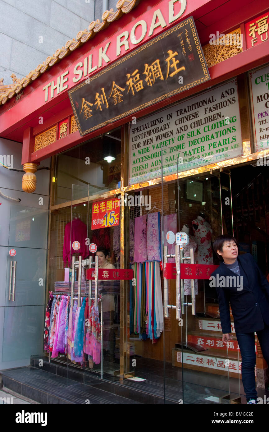 Beijing china silk street shopping hi-res stock photography and images ...