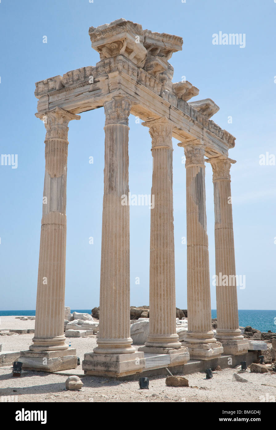 Side apollo temple hi-res stock photography and images - Alamy