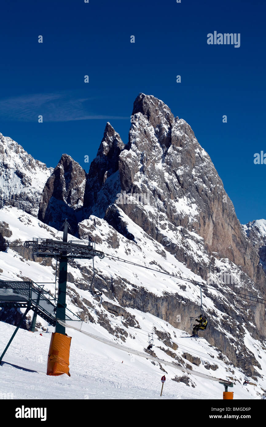 Italian ski resort chair lift hi-res stock photography and images - Alamy