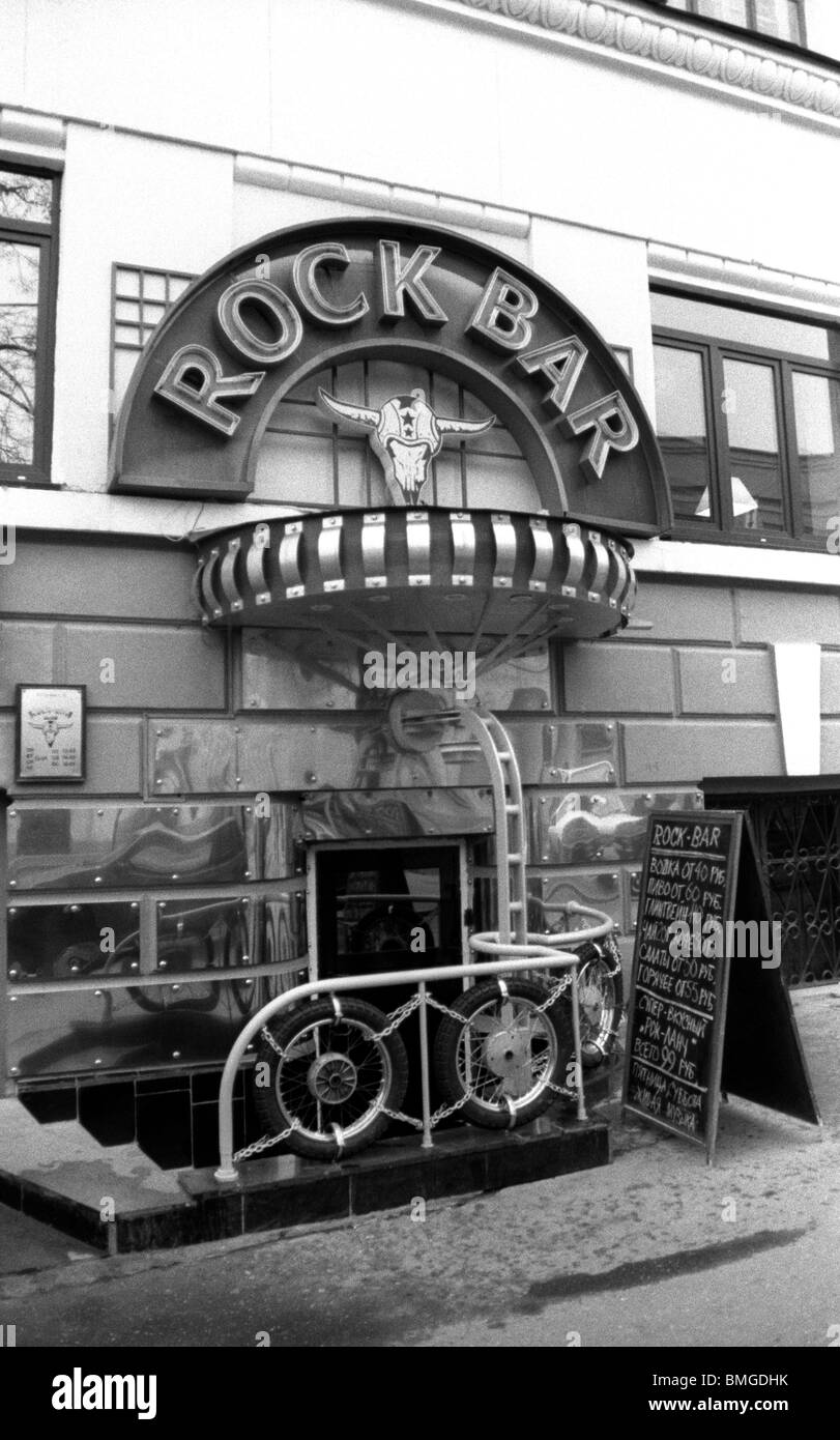 Black and white photography bar scene hi-res stock photography and ...