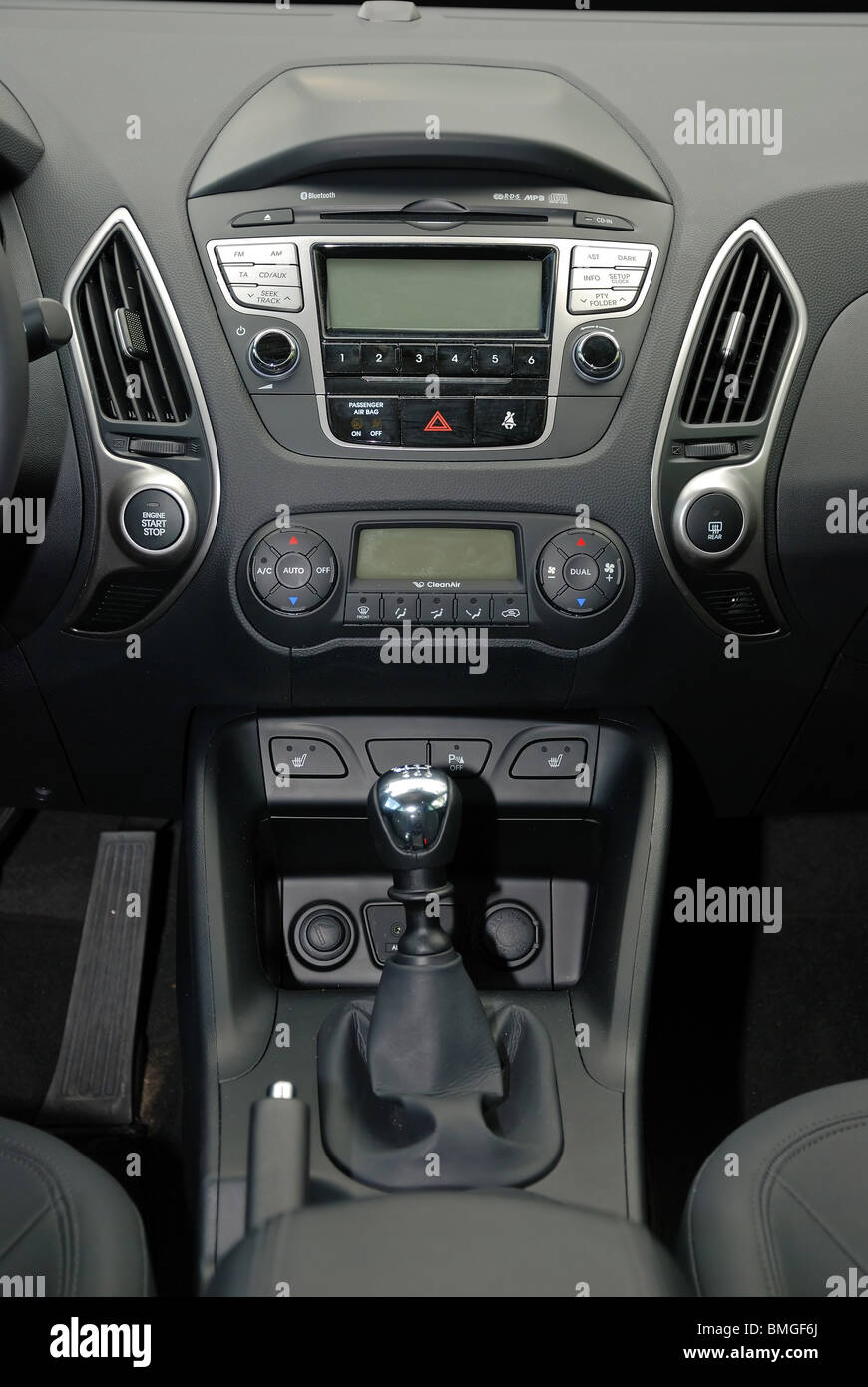 Hyundai ix35 2.0 CRDi 4x4 - MY 2010 - beige metallic - five doors (5D ...