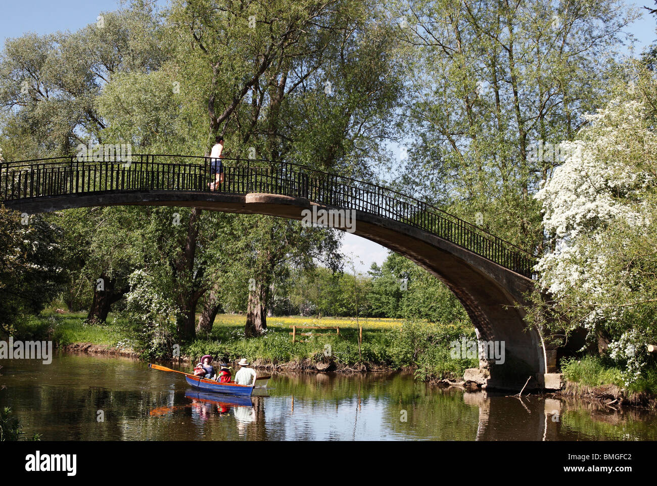 Bridge over [River Cherwell] in summer, [University Parks], Oxford ...