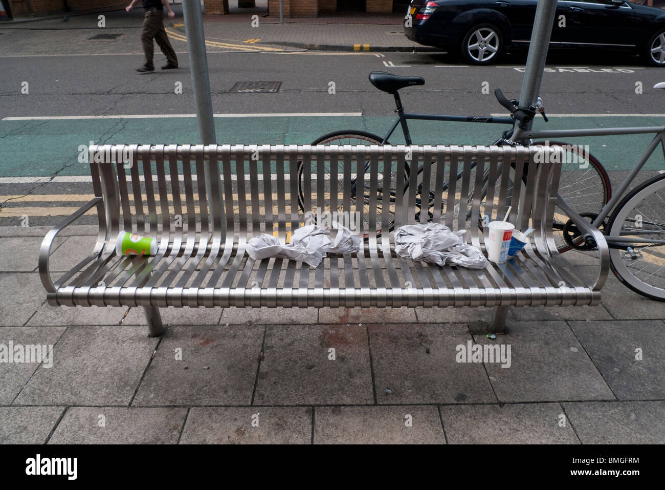 Rubbish left on pavement hi-res stock photography and images - Alamy
